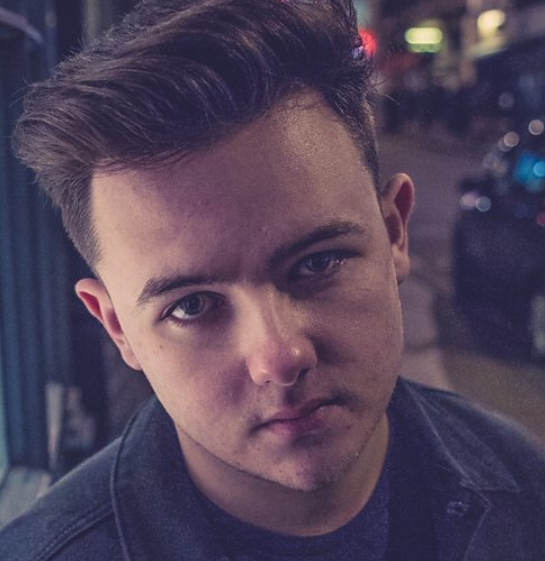Artist Profile - Declan J Donovan - Pictures