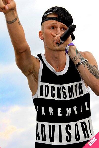 Artist Profile - MGK - Pictures